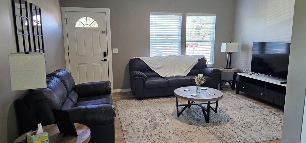 Chill & Unwind: Salina Stay\n - サライナ, KS