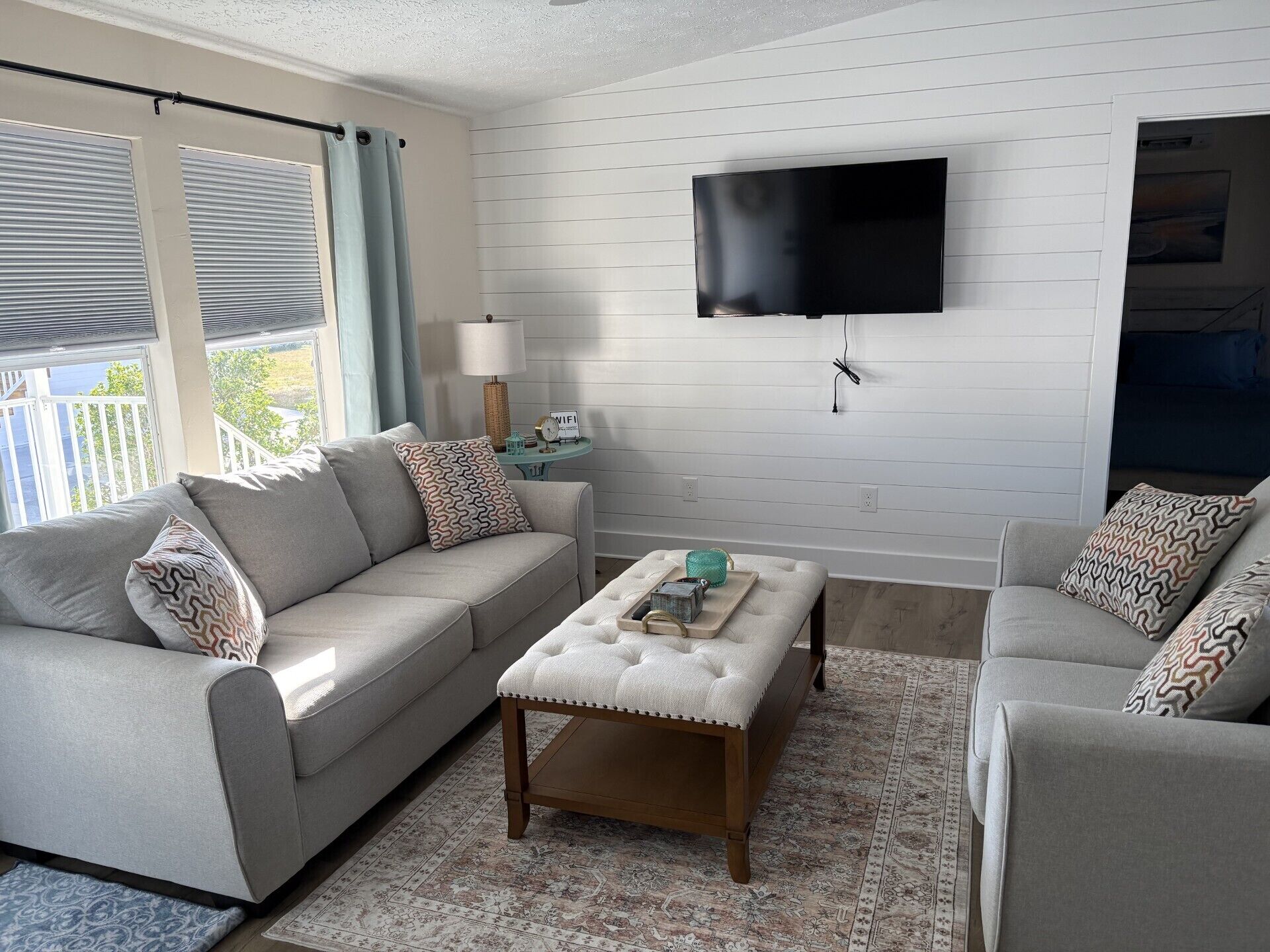 Blue Mitten Beach House  Stylish 2br/2ba, Pools & 4 Miles To Ft Myers Beach - Fort Myers