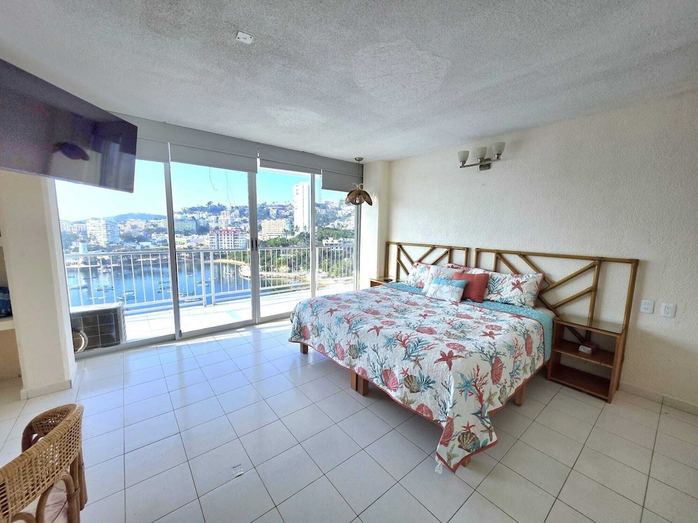 3BR/2BA Condo With Pool & AC – Steps to the Beach - Acapulco | Vrbo