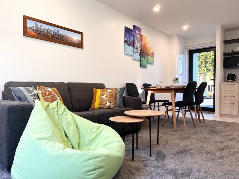 Premium Location 2beds2bath On Madras - South Island