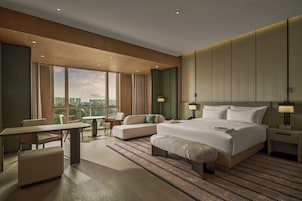 Roupas de cama premium, edredons de pluma, frigobar, cofres nos quartos