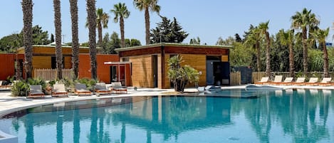 Piscina externa sazonal
