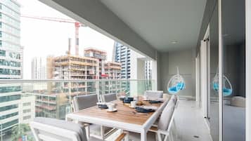 Apartamento Deluxe, 2 quartos, vista para o lago | Terraço/pátio interior