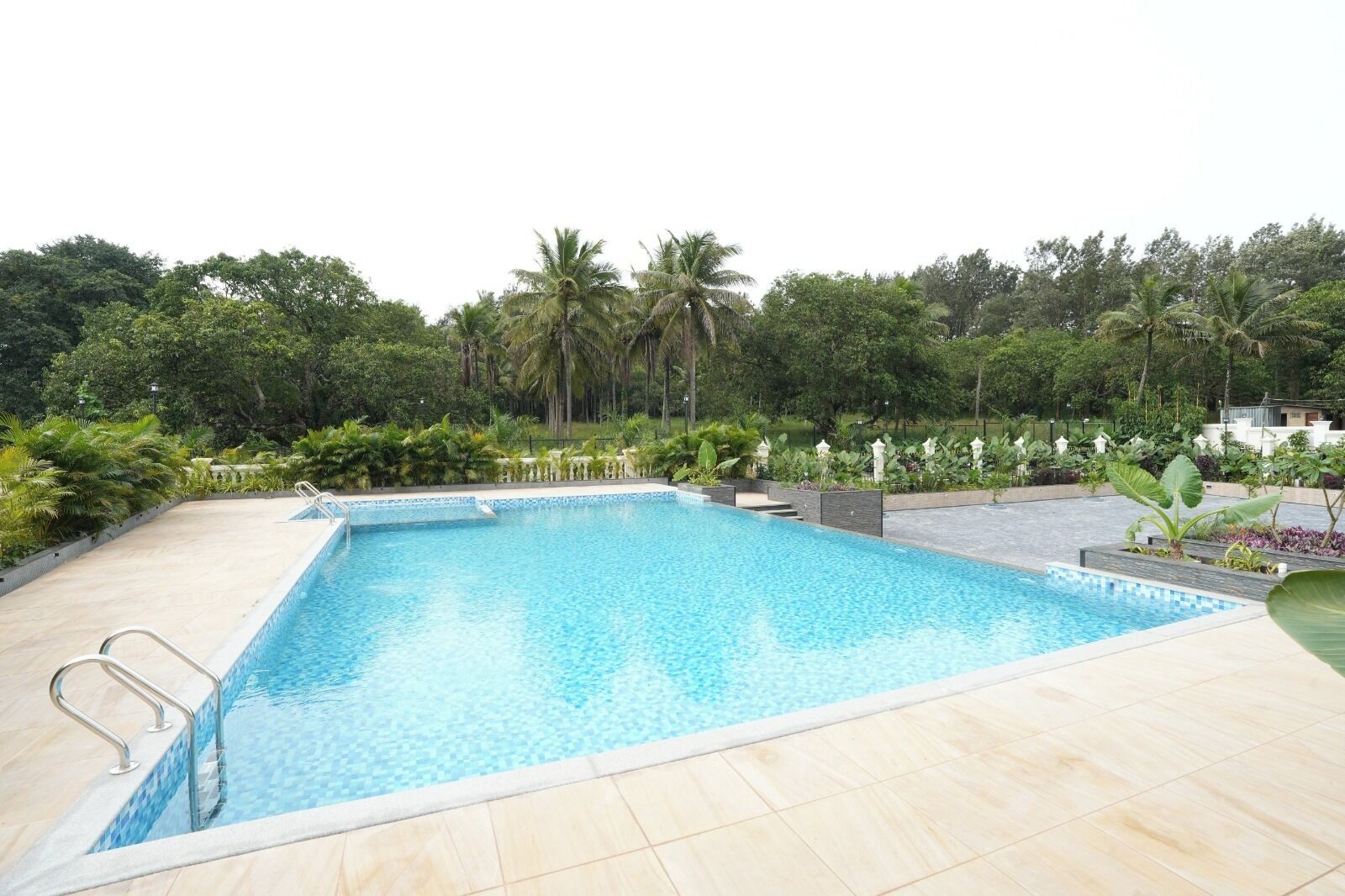 Piscina exterior sazonal 