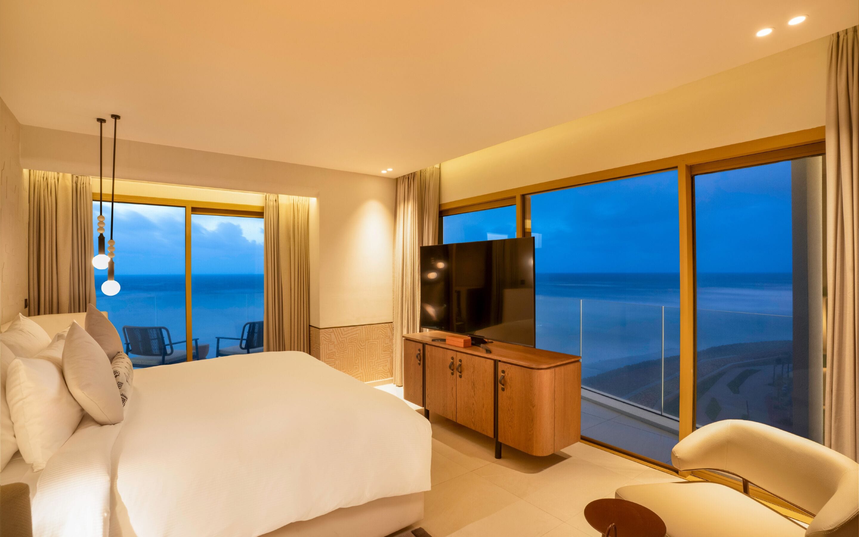 Suite Presidencial, vista para o oceano | Roupa de alta qualidade, minibar, secretária 