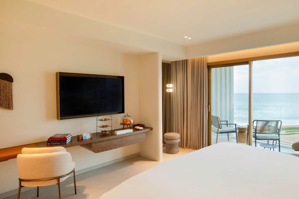 Quarto Premium | Roupa de alta qualidade, minibar, secretária