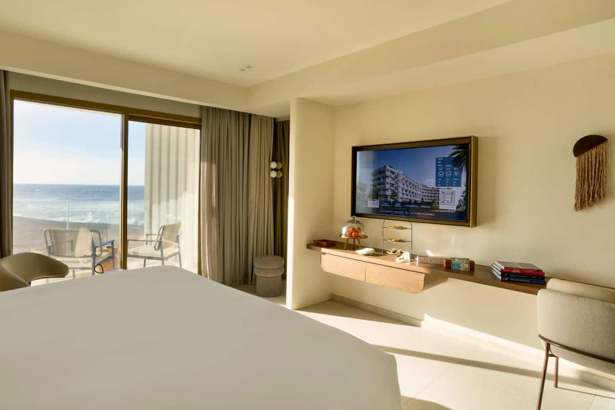 Quarto Premium, 1 cama king-size, vista para o oceano | Roupa de alta qualidade, minibar, secretária