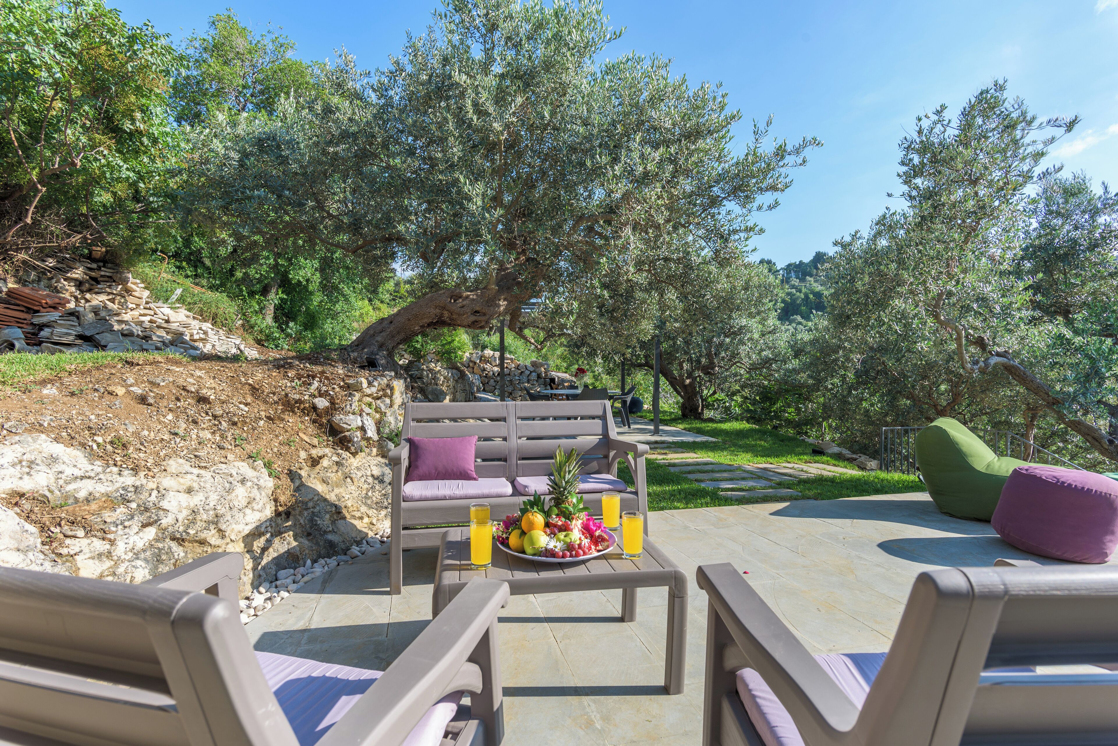 Apartamento, 3 quartos, cozinha, vista para a montanha | Área de estar | Smart TV 40 polegadas com canais digitais, serviços de streaming