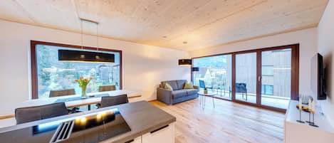 Apartamento conforto, sacada | Cozinha privada | Geladeira, fogão, cooktop, lava-louças