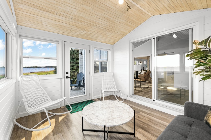 Modern Oceanfront Cottage Near Shediac Fully Equipped & Family Perfect - New Brunswick