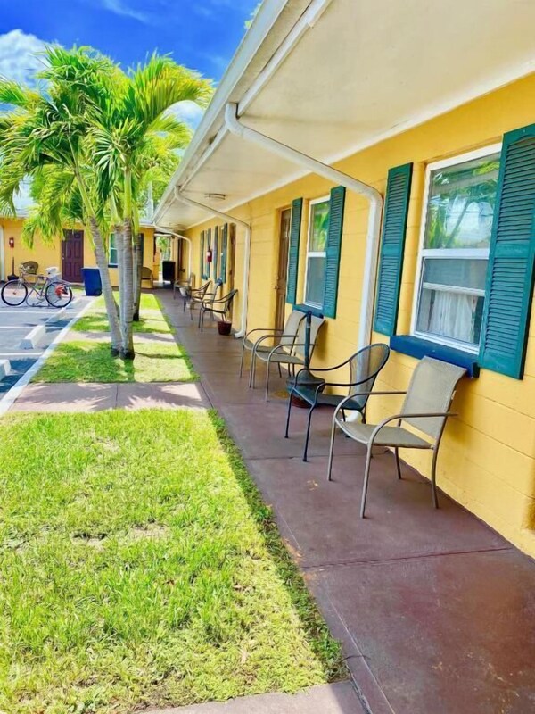Glades Motel - Naples, FL