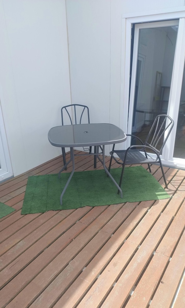 Bangalô, 2 quartos, para fumantes, terraço | Opções para refeição ao ar livre