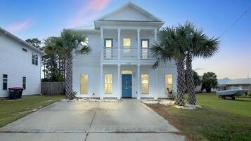 Casa, várias camas (Sunny Daze) | Fachada