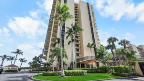 Condo, 1 cama King e sofá-cama (Rare desirable unit located in Shipps) | Fachada