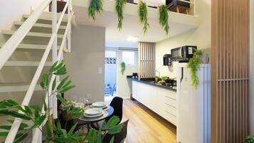 Apartamento Comfort | Sala de estar | Smart TV de 43 polegadas com canais digitais