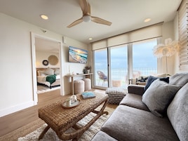 Condo, várias camas, sacada (Oceania Beach Club 201) | Área de estar