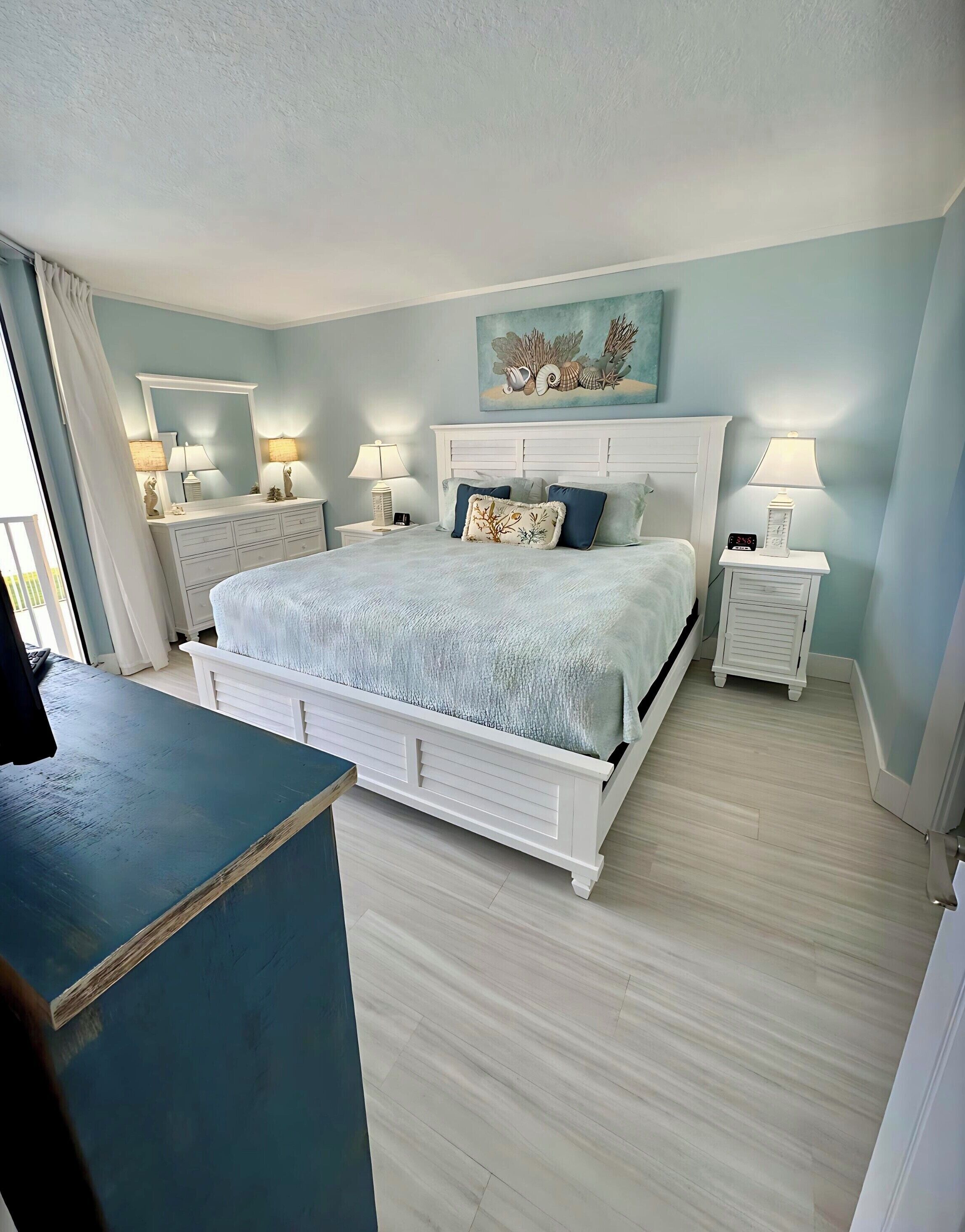 Apartamento em Condomínio Fechado, várias camas, varanda (Oceania Beach Club 205) | 2 quartos, com decoração personalizada, com mobília individualizada 