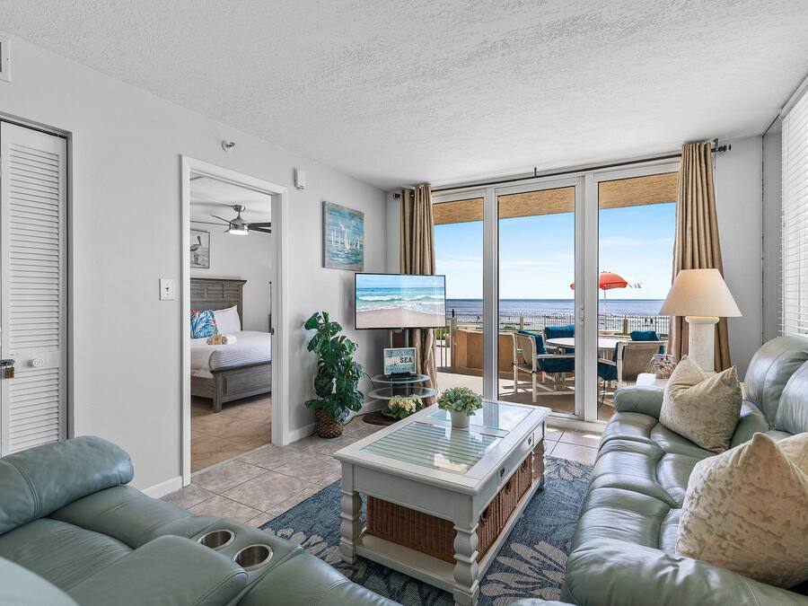 Apartamento em Condomínio Fechado, várias camas, varanda (Oceania Beach Club 101) | Sala de estar