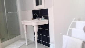 Quarto Duplo Familiar, vista para o jardim | Casa de banho