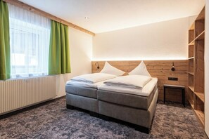 Suite Familiar, vista para a montanha | Cofre no quarto, Wi-fi grátis 