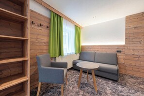 Suite Familiar, vista para a montanha | Cofre no quarto, Wi-fi grátis 