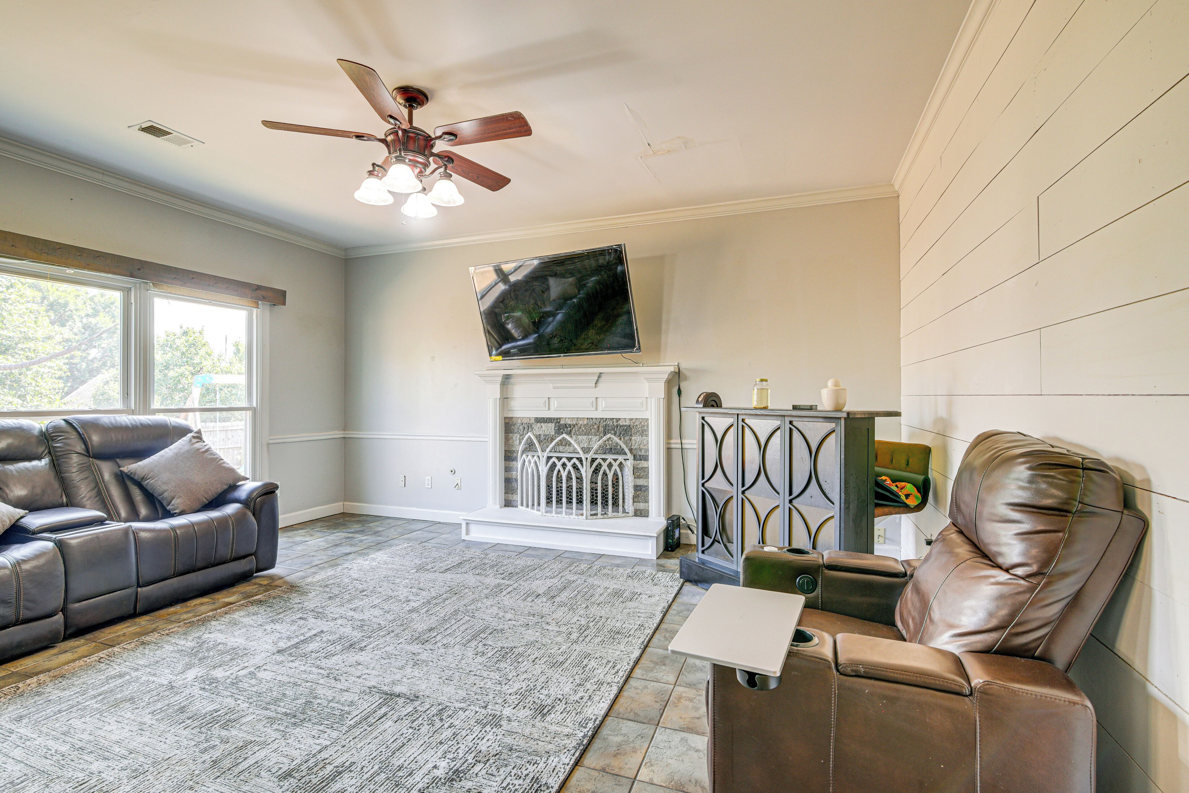 Residential Cul-de-sac: Suburban Memphis Hideaway! - Memphis, TN