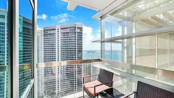 Apartamento Deluxe, vista para a baía | Terraço/pátio interior