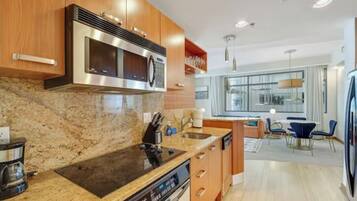 Apartamento Deluxe, vista para a baía | Cozinha privada