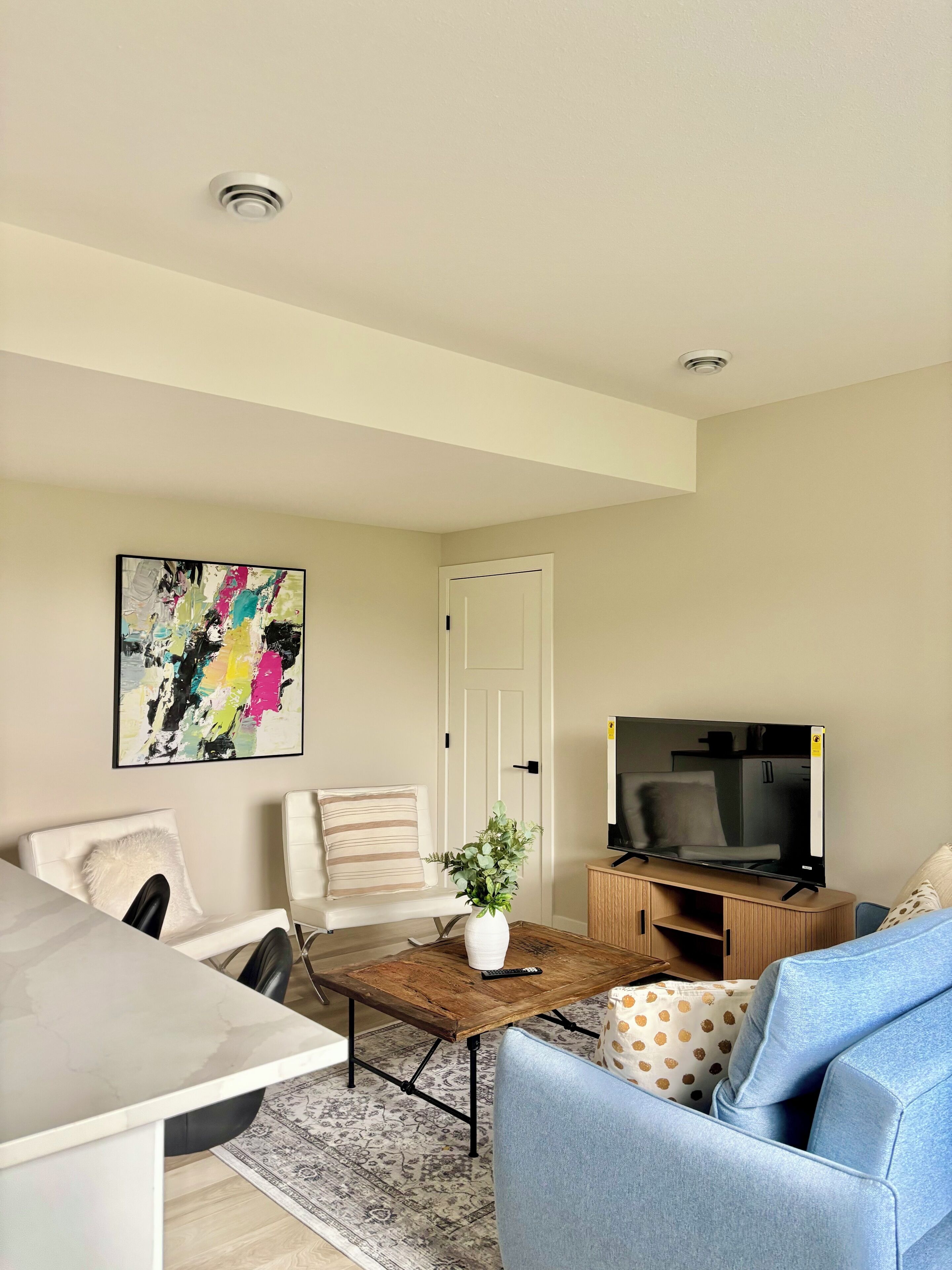 Modern Mountain Retreat | Scenic Views & Comfort - Blairmore, Alberta