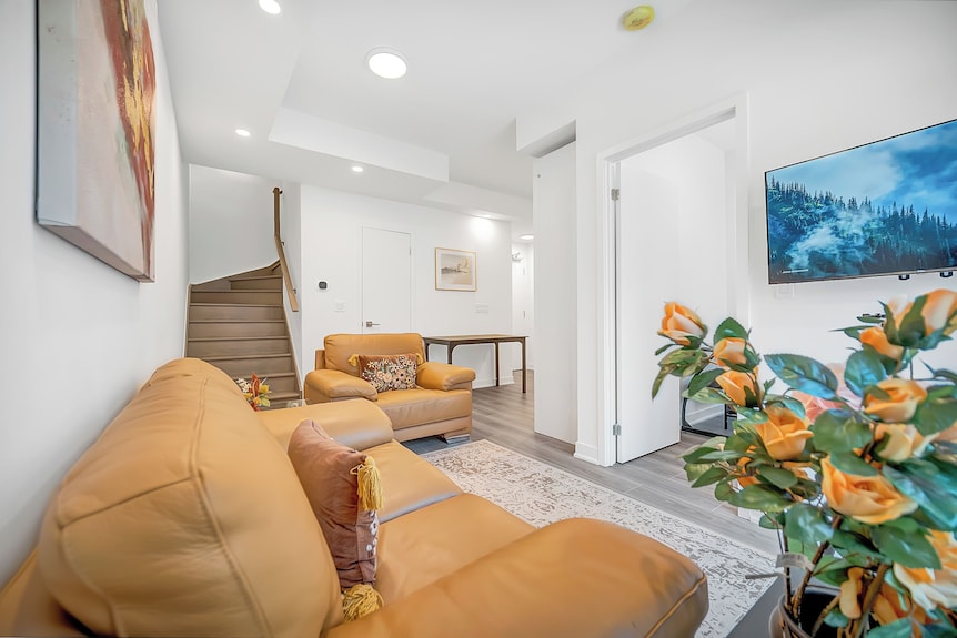 3-bedroom Townhome In Nice, Quiet Toronto Area, Also With Ac,stairs And Bike! - Kitchener