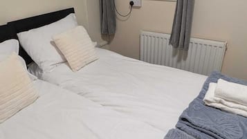 Quarto Duplo ou Twin Clássico | Ferro/tábua de engomar, Wi-fi grátis, roupa de cama fornecida