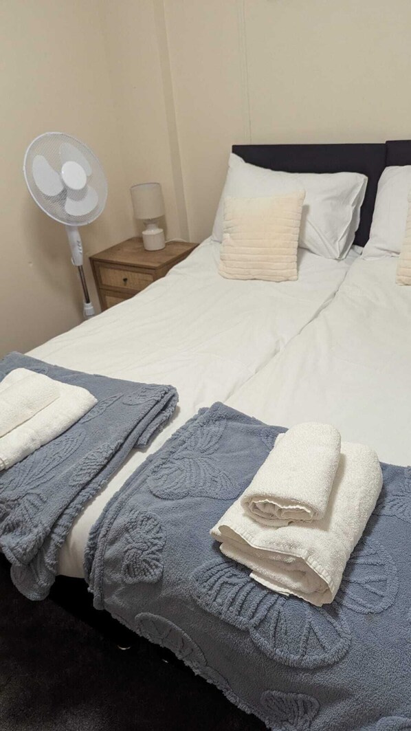 Quarto Duplo ou Twin Clássico | Ferro/tábua de engomar, Wi-fi grátis, roupa de cama fornecida