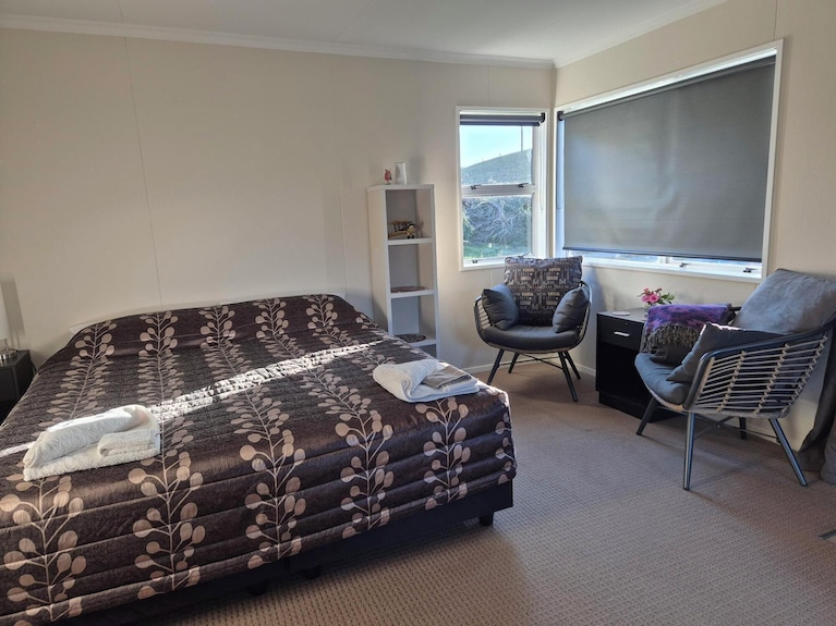 Nonoti Farm.\nwarm, Cozy And Rural Views.\n5 Minutes From Cheviot.\n Self Contained - New Zealand