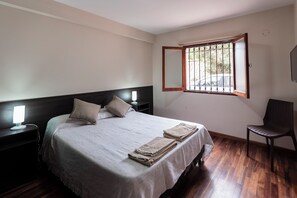 Quarto Duplo ou Twin Standard, vista para a colina | Wi-fi grátis