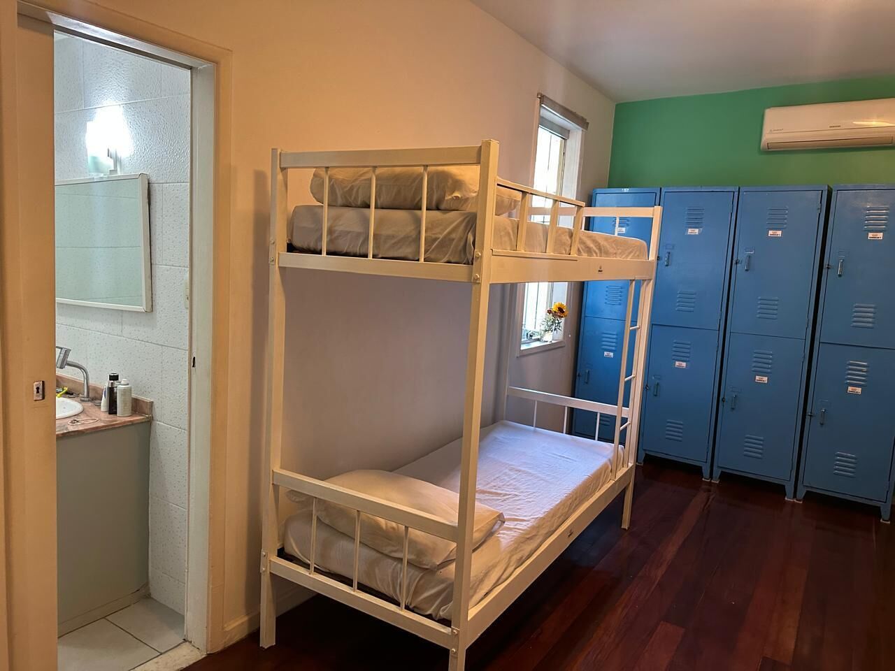 Dormitório compartilhado clássico | Wi-Fi de cortesia, roupa de cama