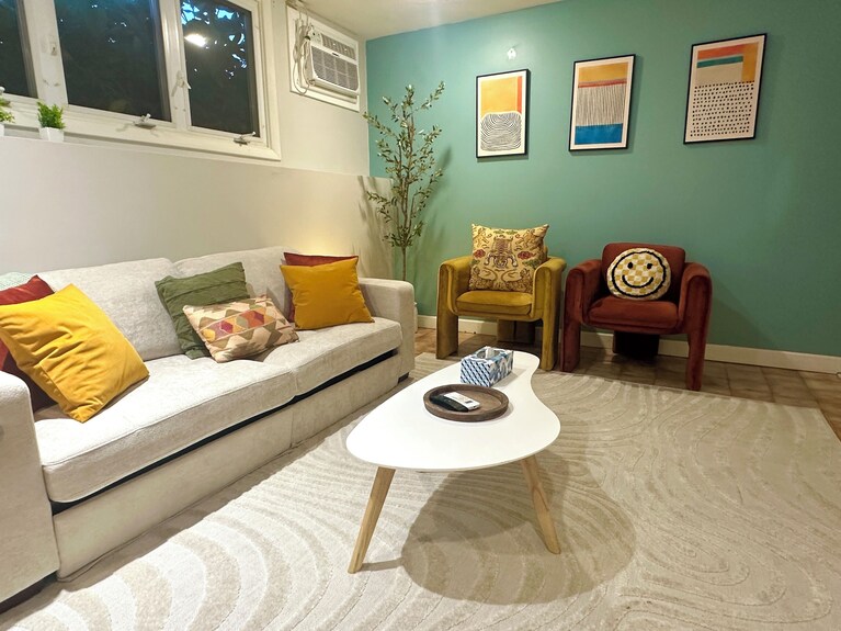 Boston Cozy 4bd/15min To Downtown/airport + Backyard And Parking - Chelsea, MA