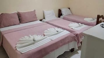 Quarto quádruplo, para não fumantes, ar-condicionado | Wi-Fi de cortesia