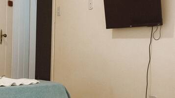 Quarto Familiar, não fumadores, casa de banho privativa | Wi-fi grátis