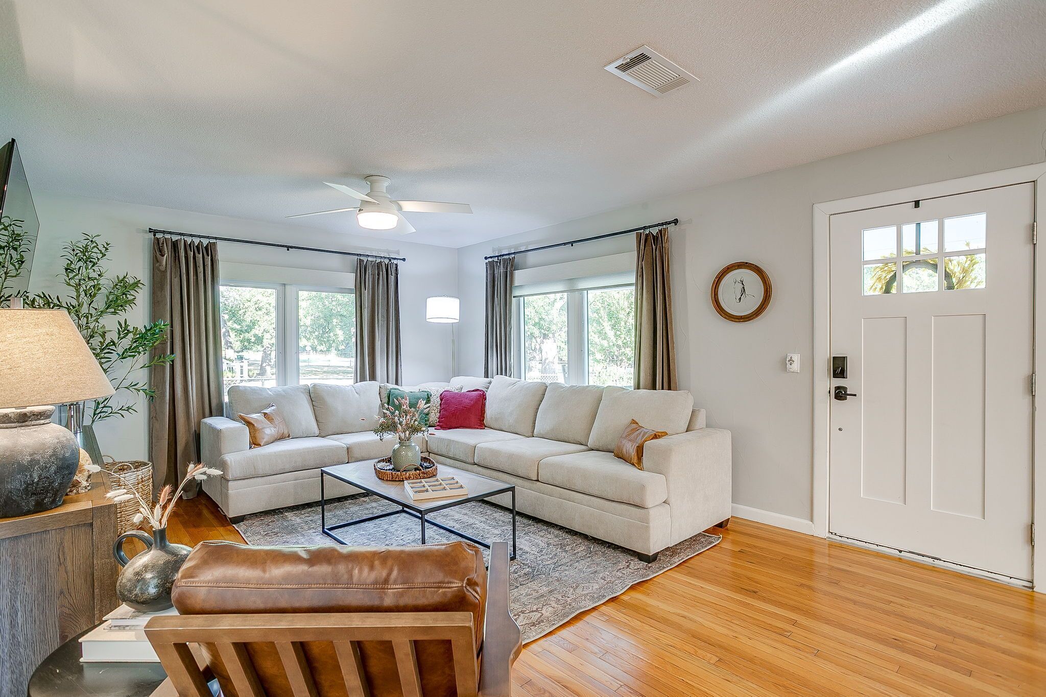 Texas Farmhouse Stay  2br + Studio Suite - Decatur, TX