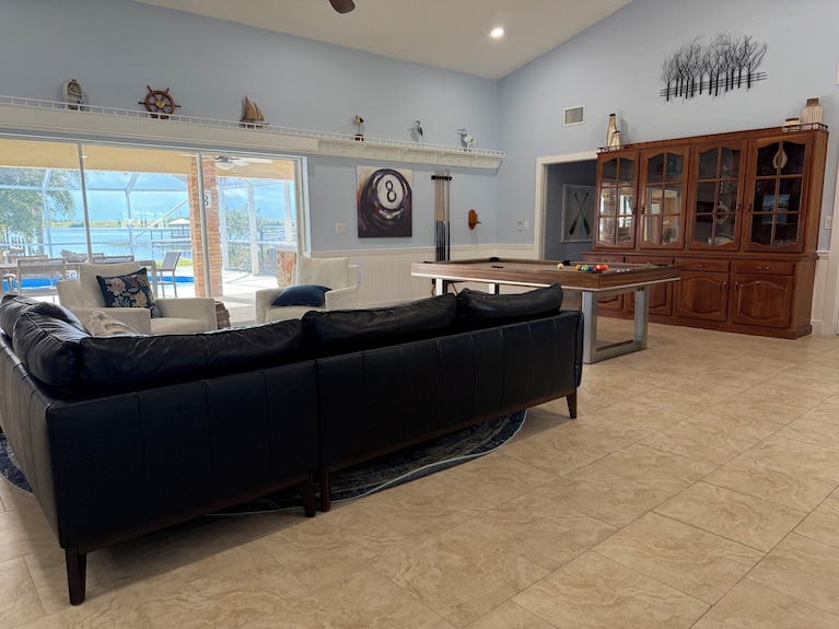 Lake Sirena Retreat, 5 Br Lakefront Oasis W/pool, Kayaks, Sauna, Paddle Boards - Lake Placid, FL