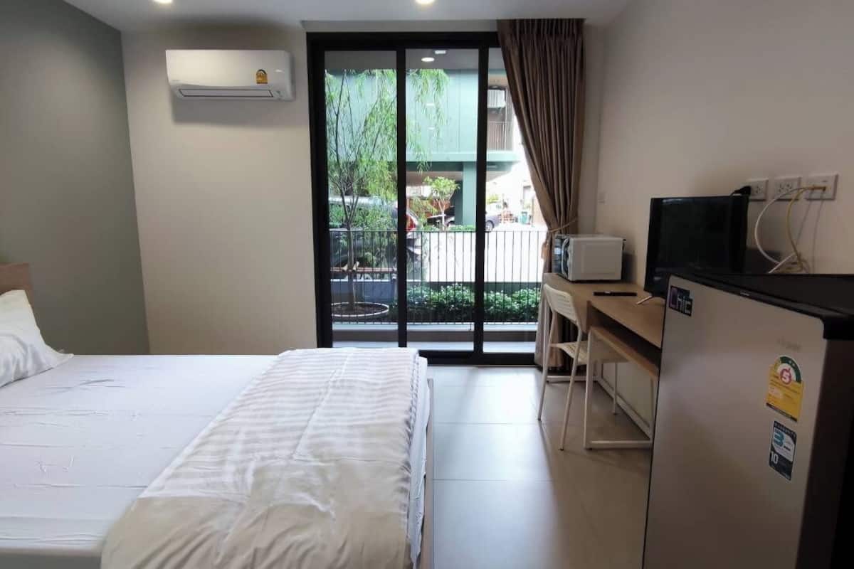 Apartamento Cidade, 1 cama queen-size, varanda | Secretária, ferro/tábua de engomar, Wi-fi grátis