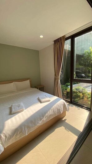 Apartamento Standard, 1 cama queen-size, varanda | Secretária, ferro/tábua de engomar, Wi-fi grátis 