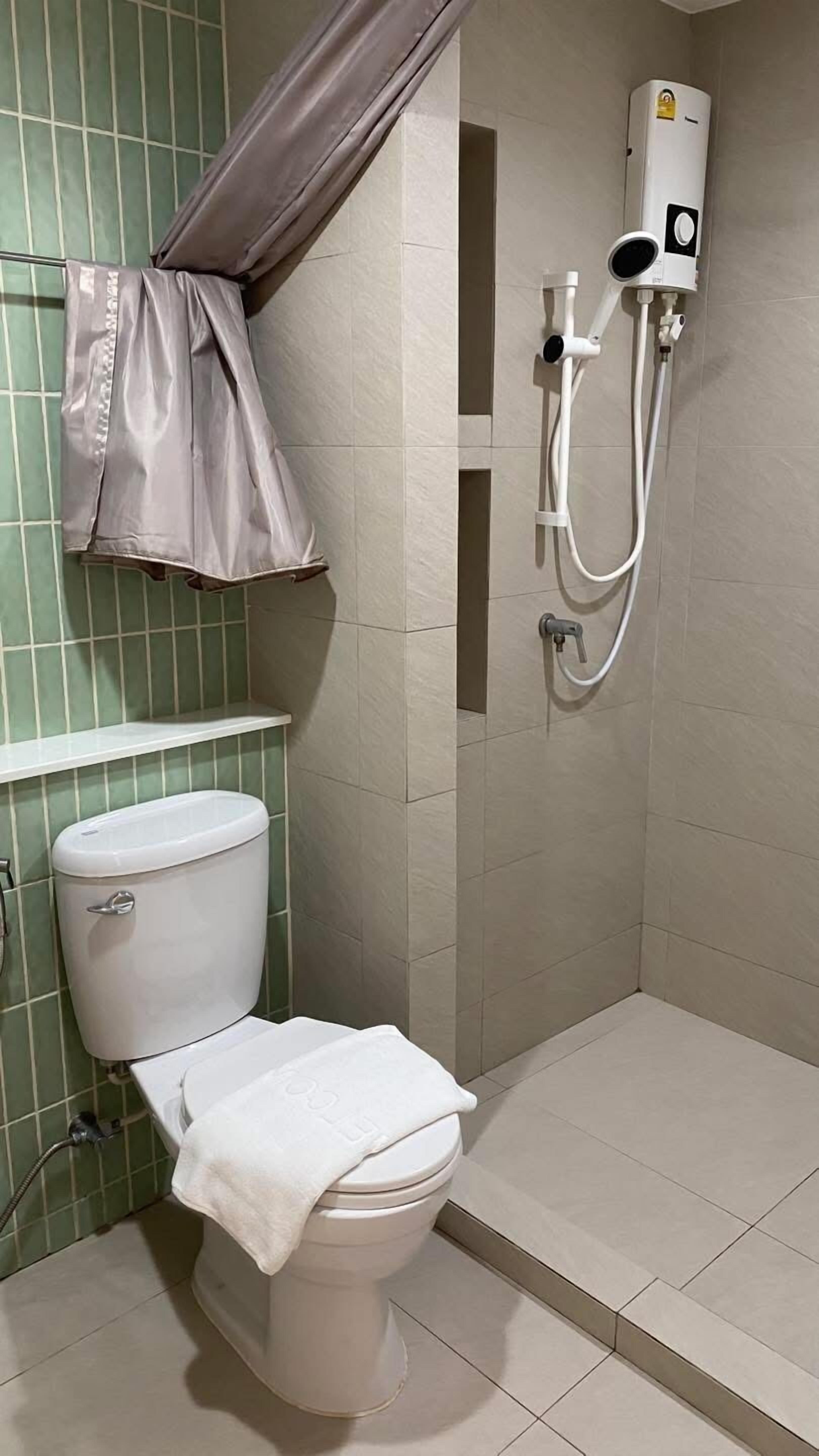 Apartamento urbano, 1 cama Queen, sacada | Banheiro | Chuveiro, produtos de toalete grátis, secador de cabelo 