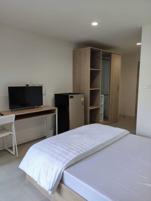 Apartamento Cidade, 1 cama queen-size, varanda | Secretária, ferro/tábua de engomar, Wi-fi grátis