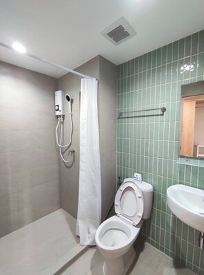 Apartamento Cidade, 1 cama queen-size, varanda | Secretária, ferro/tábua de engomar, Wi-fi grátis