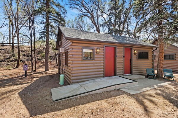 Timber Lodge Cabin 10 - Colorado Springs, CO