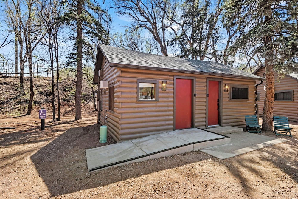 Timber Lodge Cabin 10 - Colorado Springs, CO