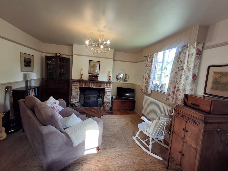 Country Cottage.\nperfect Quiet Retreat, Away From The Hustle And Bustle Of Life. - Shaftesbury