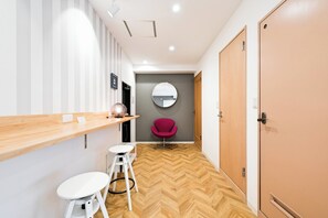 Apartamento, 2 quartos, para não fumantes | Área de estar | TV LED 32 polegadas com canais a cabo