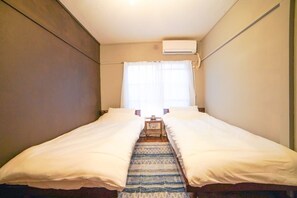 Cortinas blackout, ferros/tábuas de passar roupa, Wi-Fi de cortesia